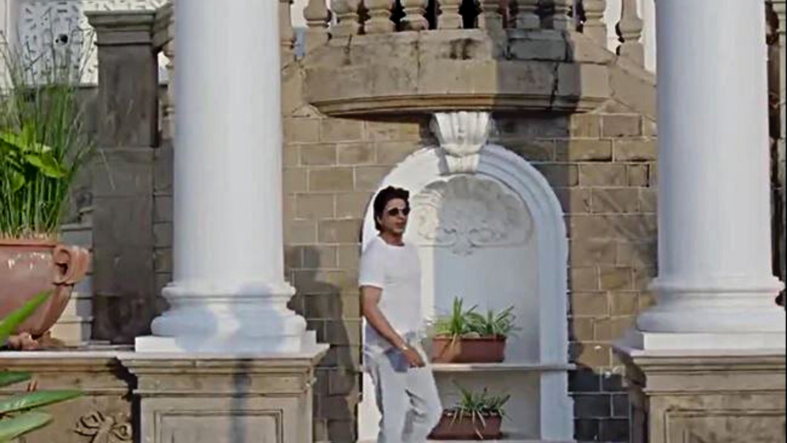 The Most Expensive Thing Bought By Shah Rukh Khan, World's 4th Richest ...