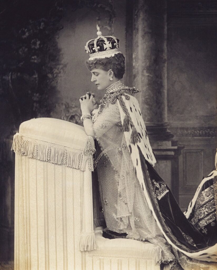 Revisiting Queen Elizabeth II's enthronement ahead of King Charles III ...