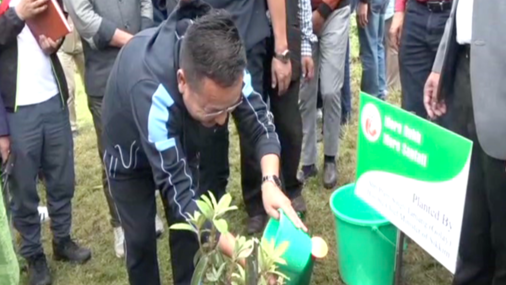 Sikkim: CM Tamang takes part in plantation drive in Pangthang ...