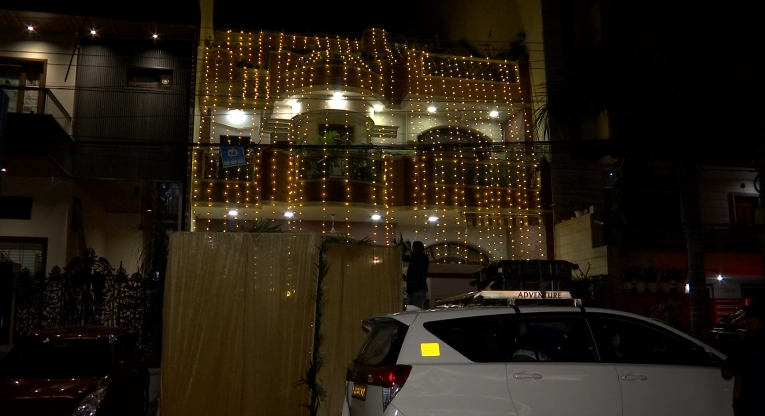 Kriti Kharbanda receives grand griha pravesh at Pulkit Samrat's Delhi home