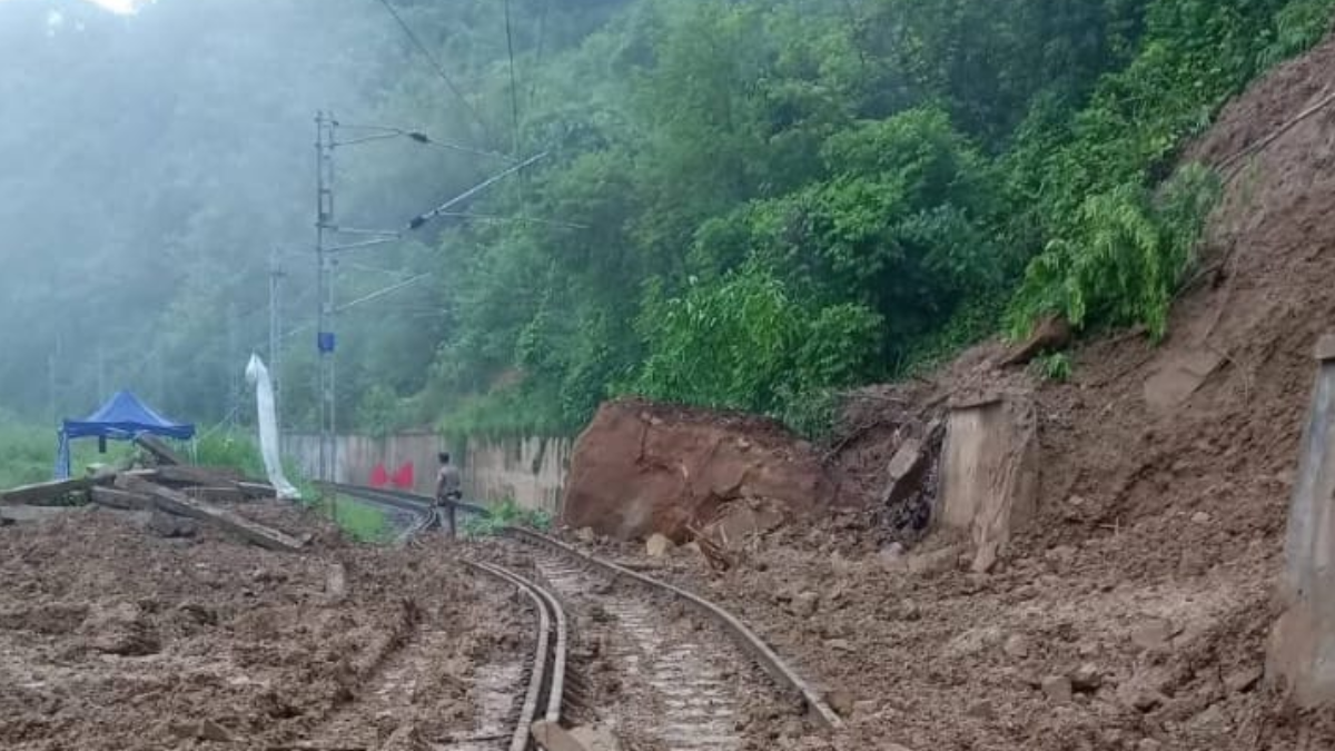 Fresh Landslides Disrupt Train Services on Assam’s Lumding–Badarpur ...